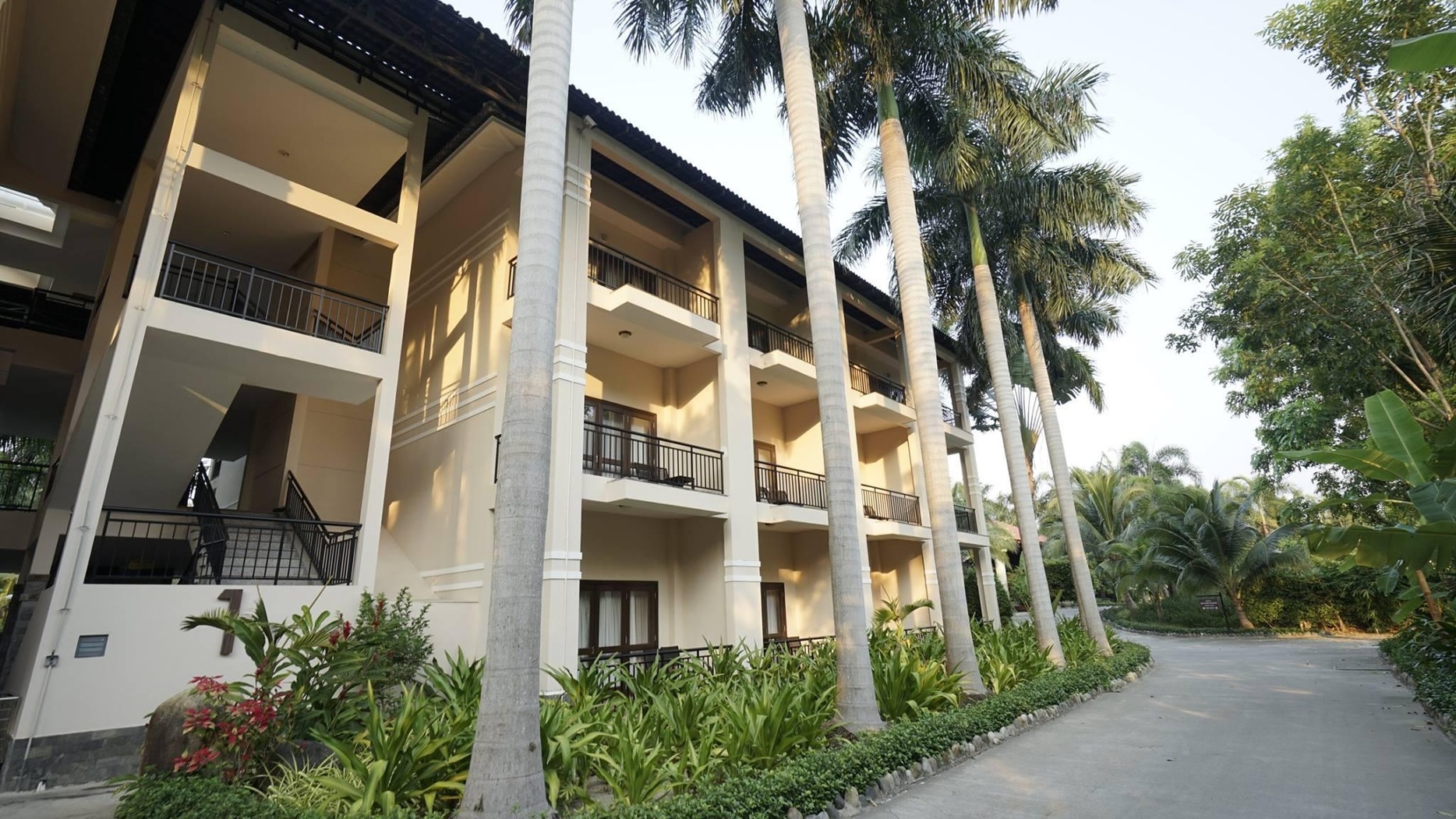 Hotel Rooms | Diamond Bay Resort & Spa